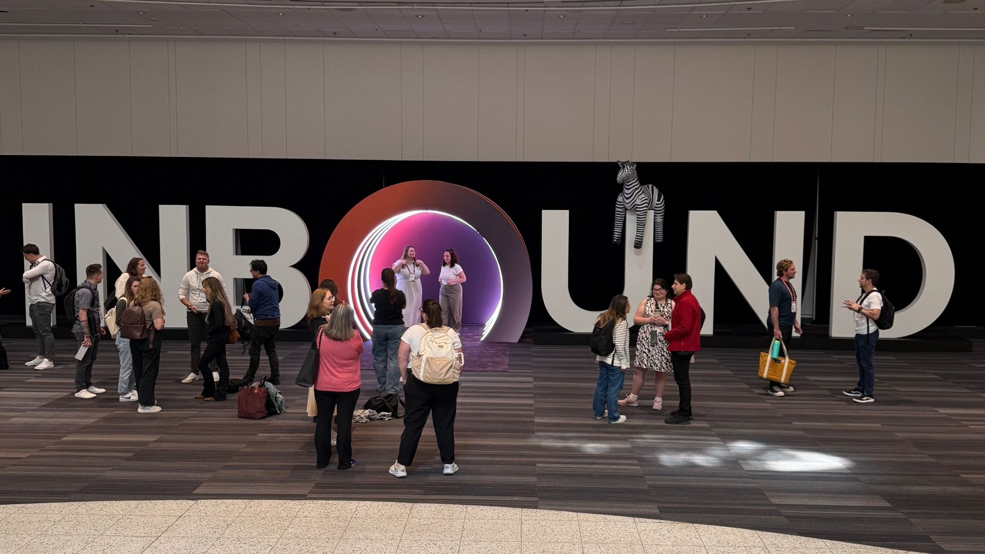 Loop Marketing de HubSpot: lo que dejó INBOUND 2025 | Cebra blog